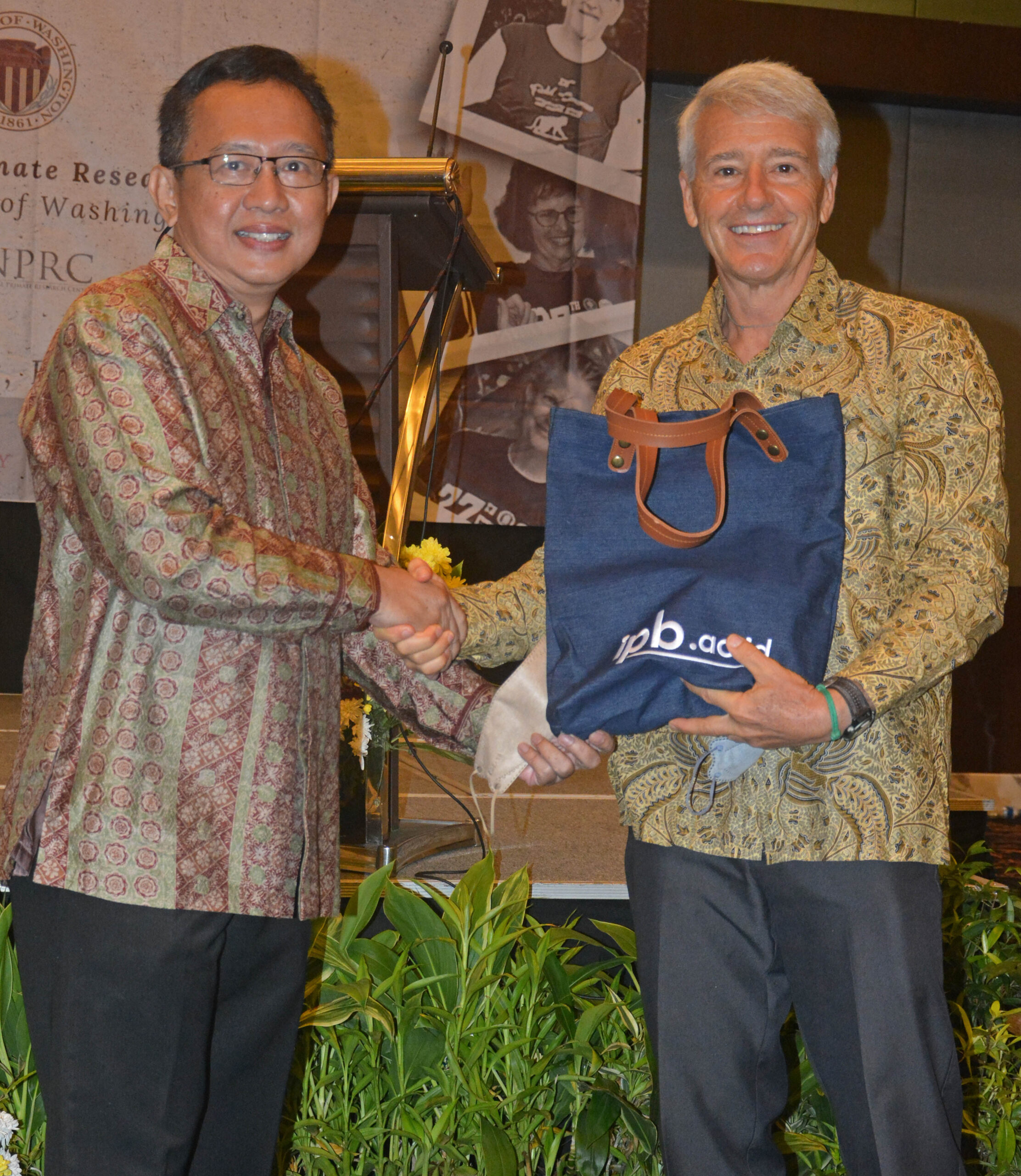 dr_entang_randy - Washington National Primate Research Center